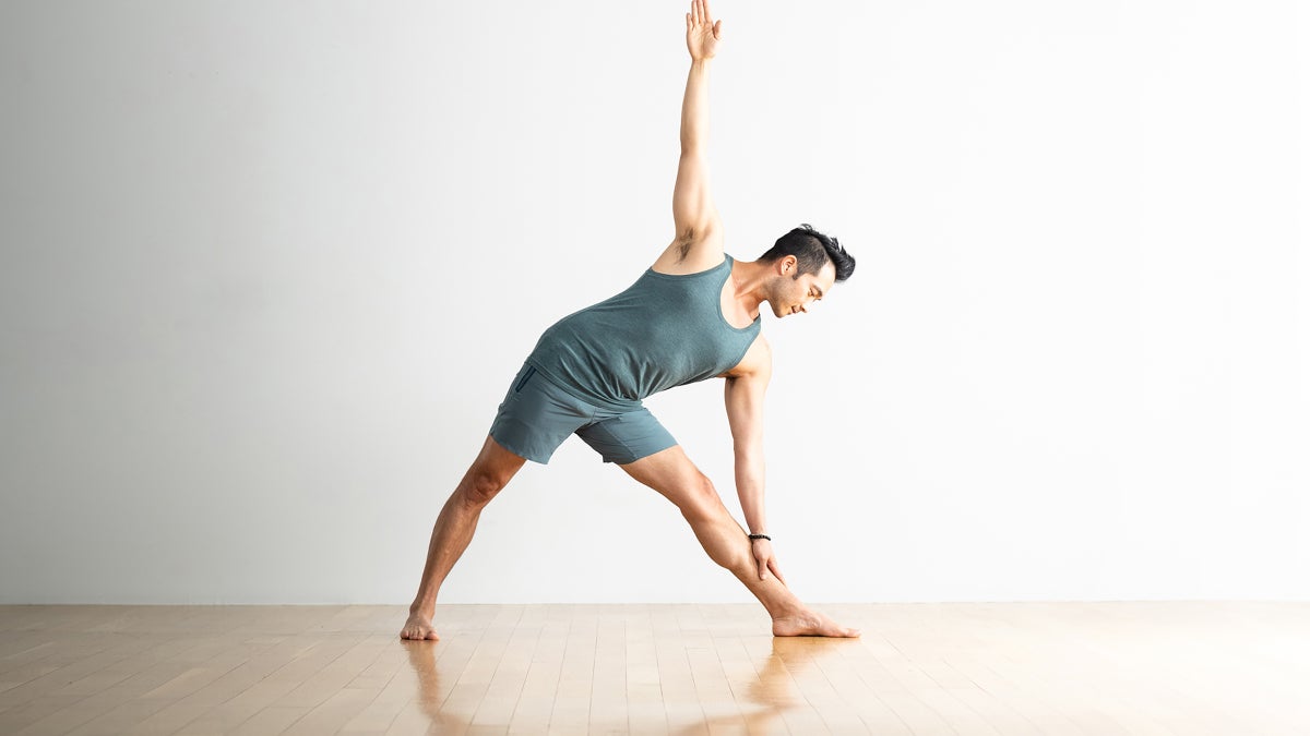 Extended Triangle Pose How To Practice Utthita Trikonasana