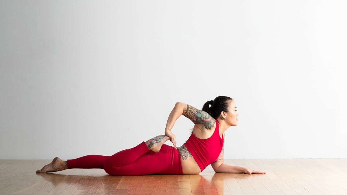 Half Frog Pose (Ardha Bhekasana)